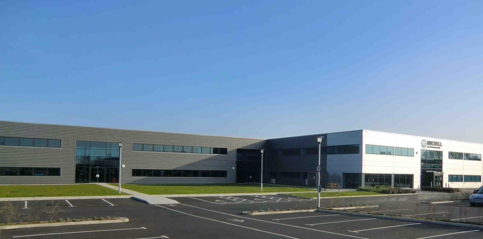 Michell Office Building | 露点計・酸素濃度計のPSTジャパン株式会社